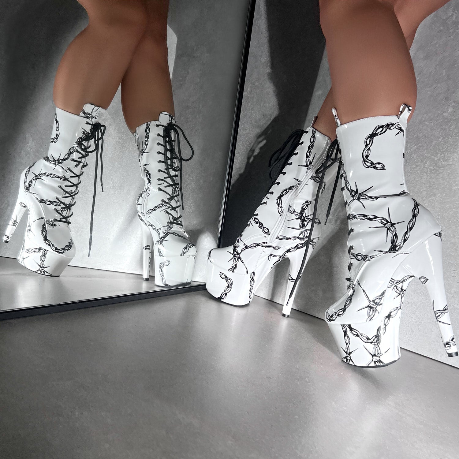 ALICE UNCHAINED - Boot - 7INCH – Hella Heels US